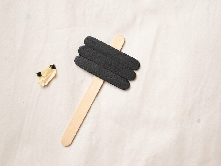How to Make Mini Chalkboard Signs with Popsicle Sticks - Olivia OHern